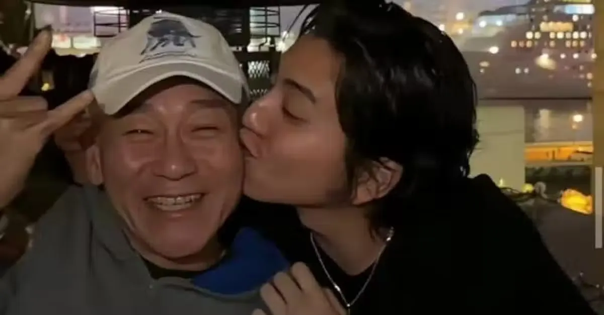 互動親昵！59歲TVB視帝遭同性強吻，仍單身未婚更曾傳性取向成謎
